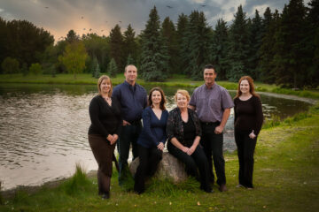 5 Simple Posing Tips for Groups and Family Portraits - Digital Photo Mentor